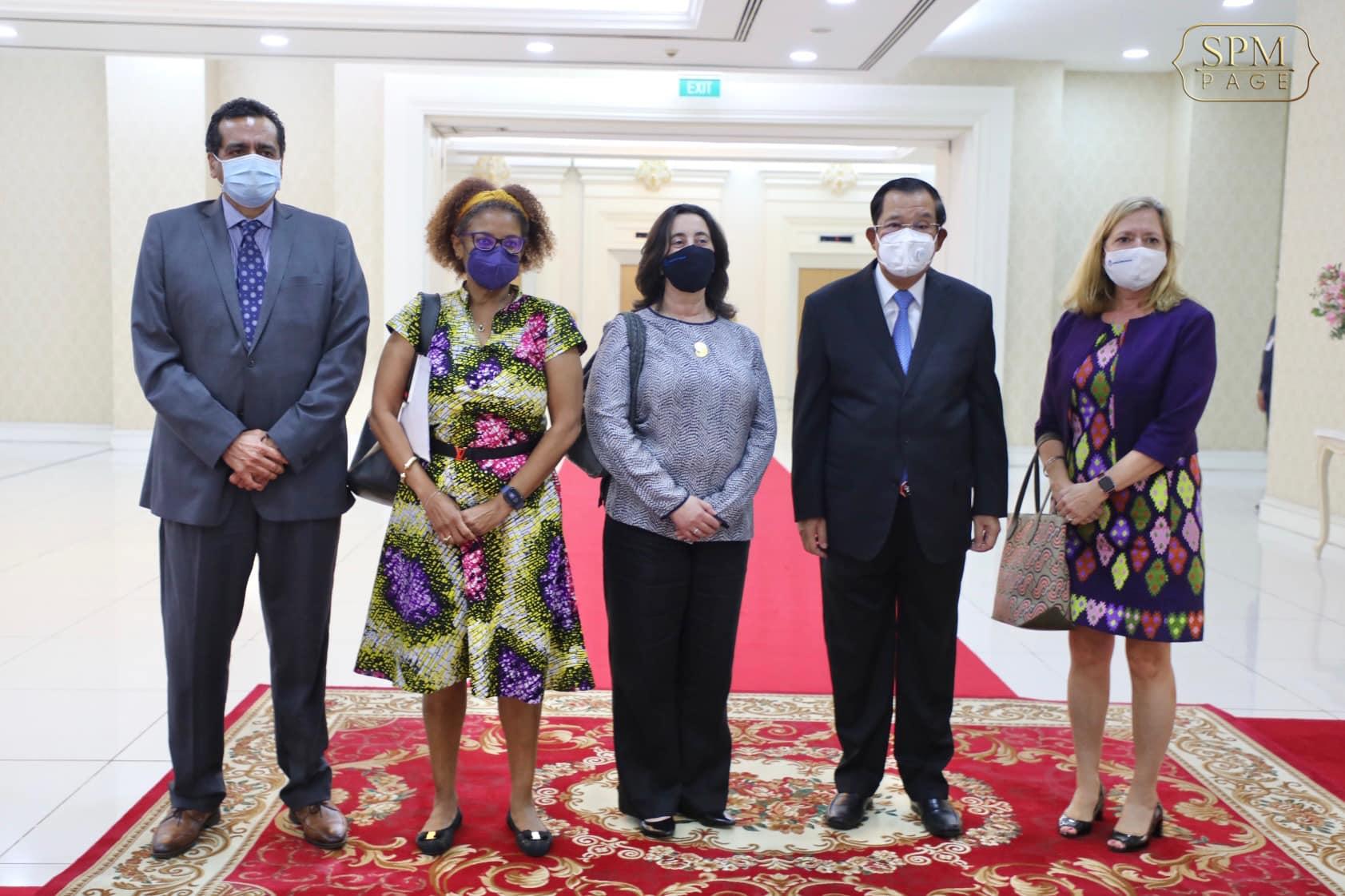 លោកជំទាវ Manela ក៏បានគោរពជម្រាបជូនសម្ដេចតេជោ ...