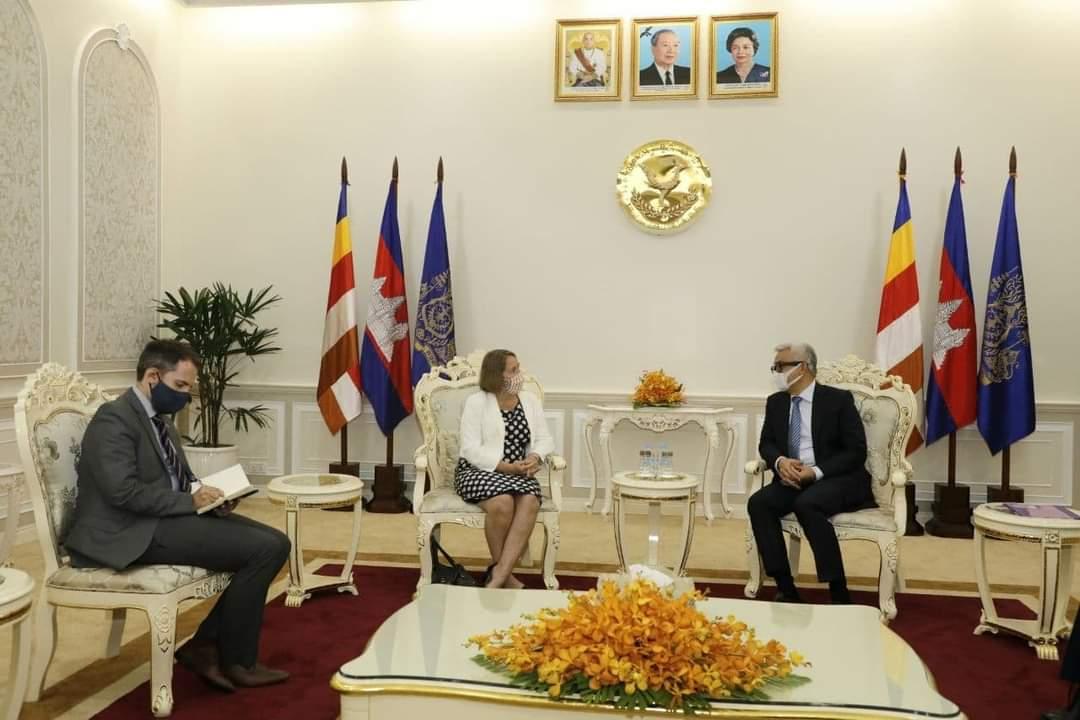 ជាការឆ្លើយតបលោកជំទាវ Tina Redshaw ...